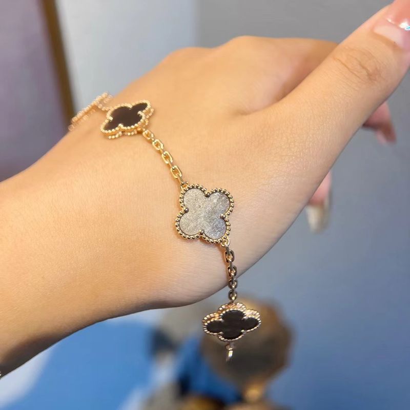 Van Cleef & Arpels 18K Rose Gold Four Leaf Clover Bracelet Jewelry Factory