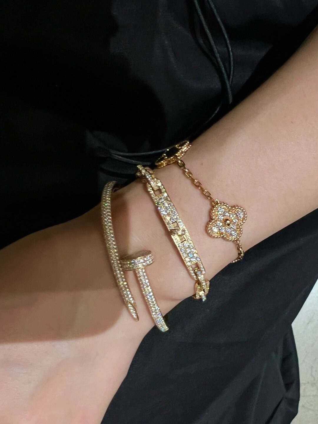 Personalized 18K Gold Jewelry Collection with Durability and Custom Designs